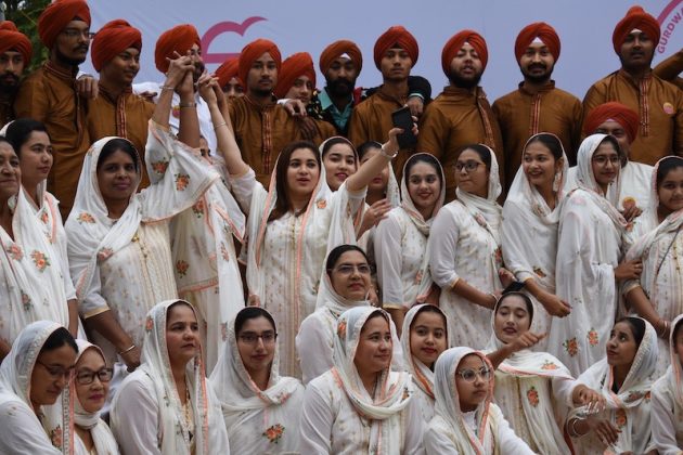 What is the appropriate dress for a Sikh?